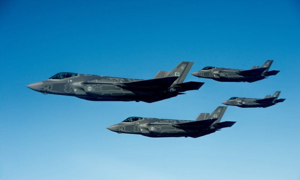 Dos F-16 de los Estados Unidos interceptaron aeronaves rusas en la ADIZ de Alaska