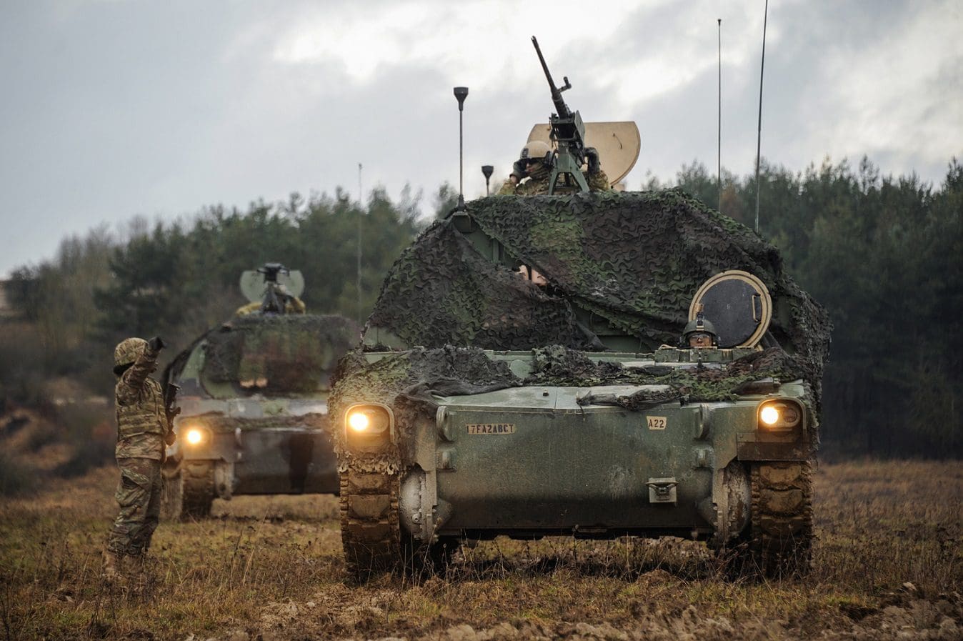El nuevo paquete de asistencia a Ucrania incluye vehículos de combate ...