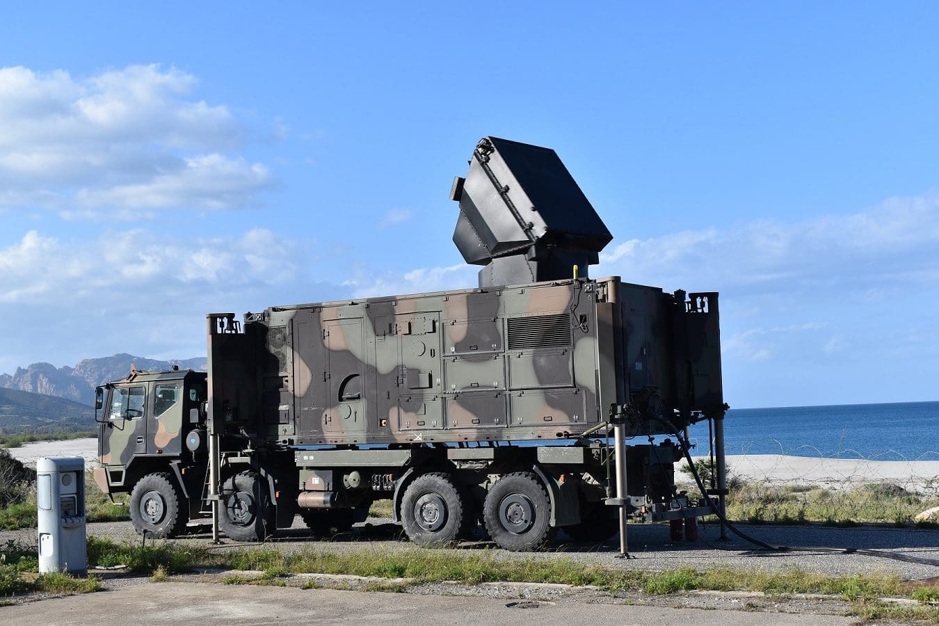 Italia ultima los detalles para ceder el sistema de defensa antiaéreo ...