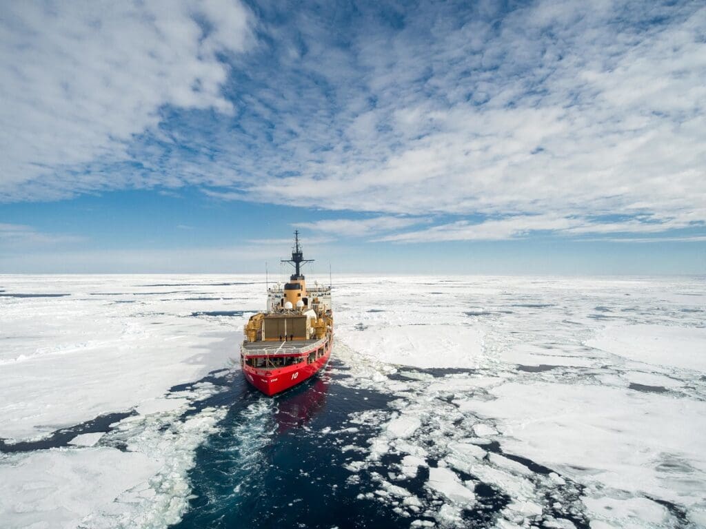 Estados Unidos despliega al rompehielos USCGC Polar Star en el océano antártico