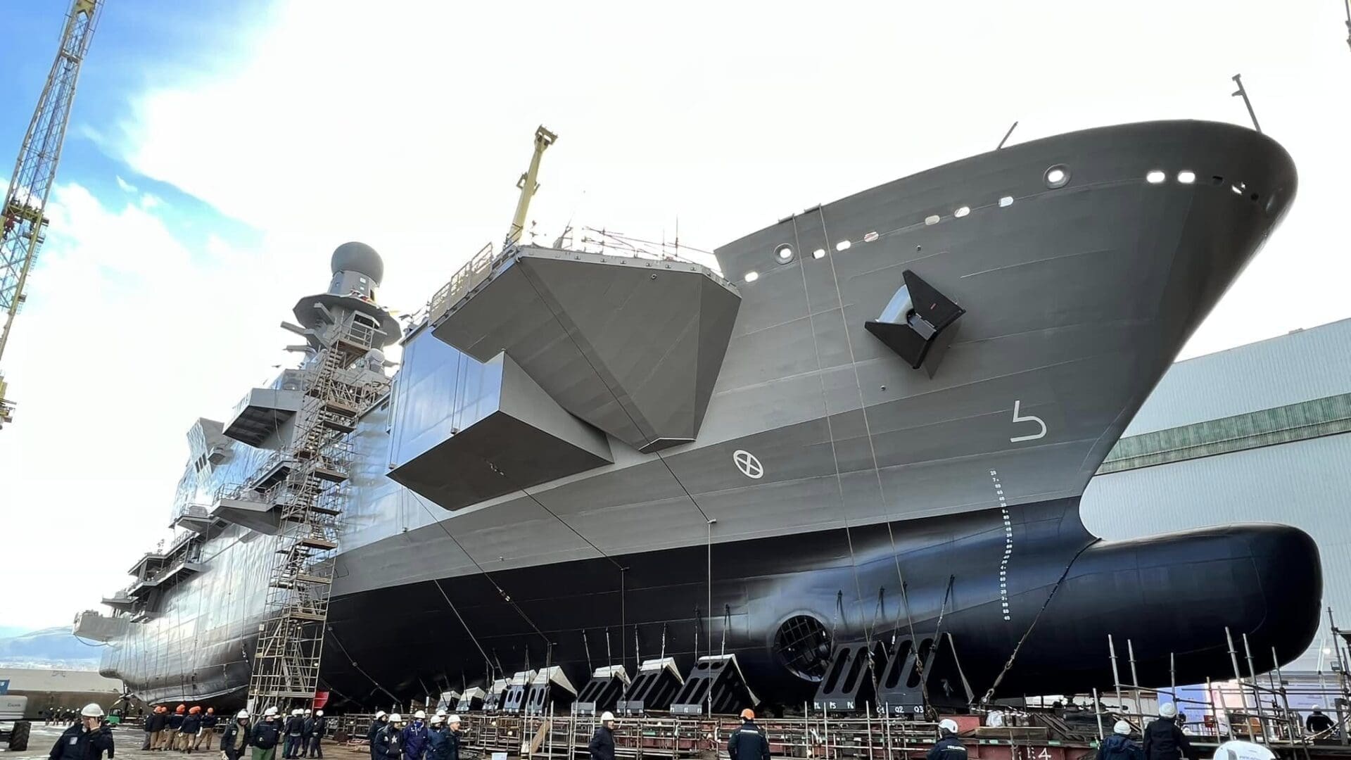 Fincantieri bota al buque anfibio LPD "Al Fulk" de la Armada de Qatar