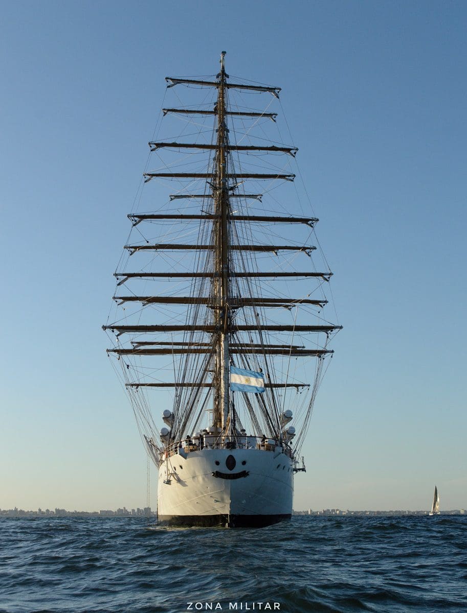 Galería - Una recorrida por el buque emblema de la Armada Argentina, la ...