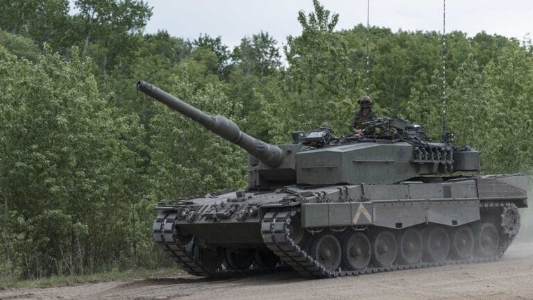 Los Leopard 2A4 ucranianos comienzan a ser equipados con blindaje ...