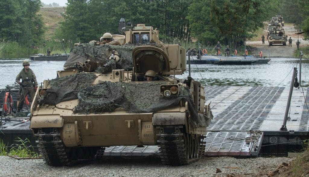 Ucrania completa el entrenamiento del primer batallón que será equipado ...