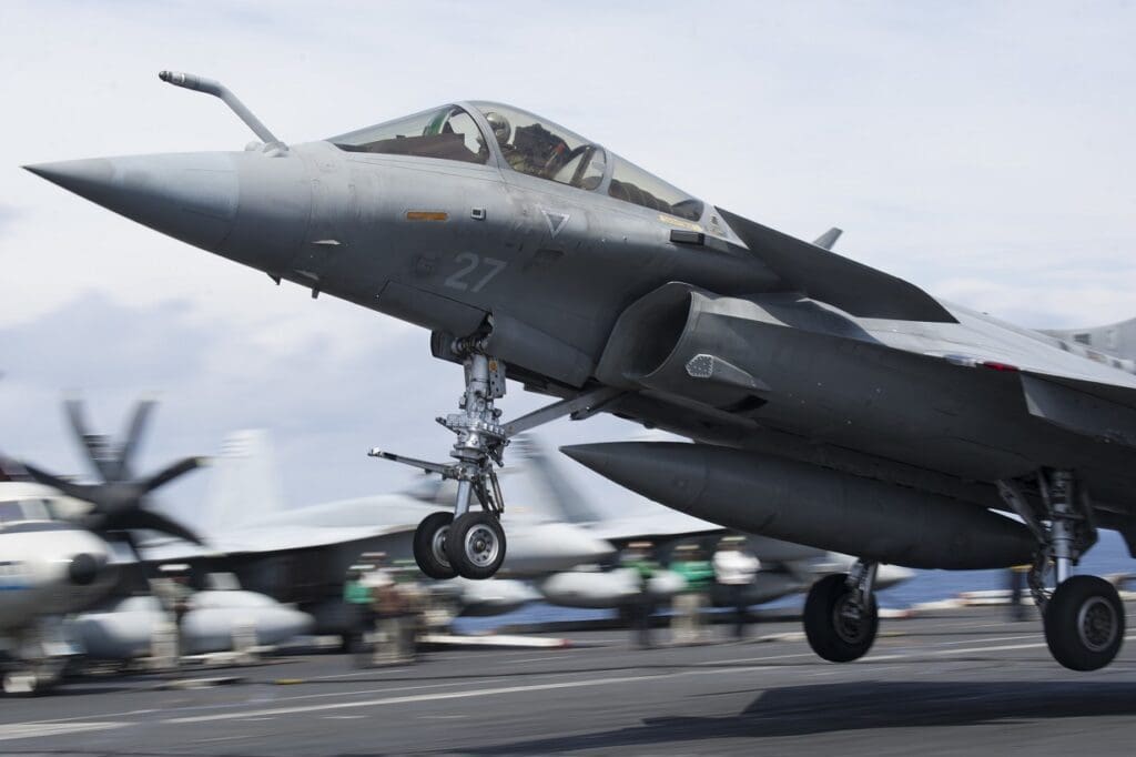 El Rafale se posiciona como favorito para ser el caza embarcado de la India