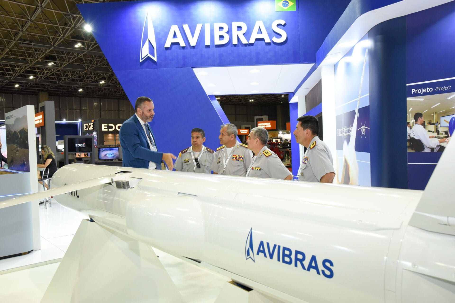 Avibras presenta al Ejército Brasileño las nuevas versiones del sistema ...