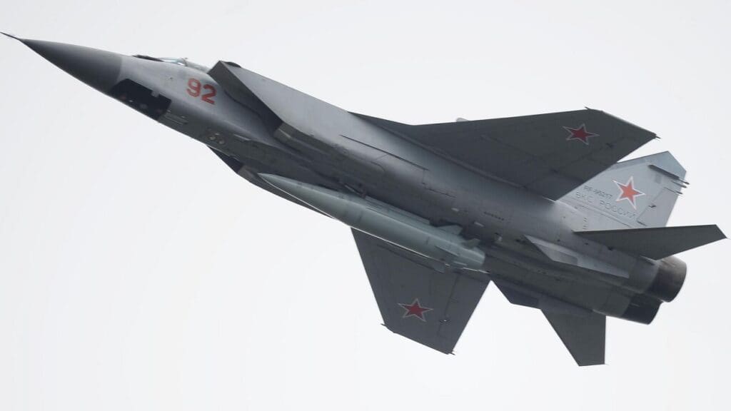 El misil hipersónico Kh-47M2 Kinzhal, único en su clase