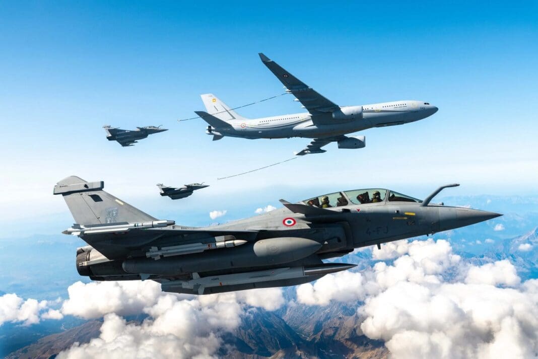 La Marina Nacional francesa se adiestra con su vector nuclear Rafale ...