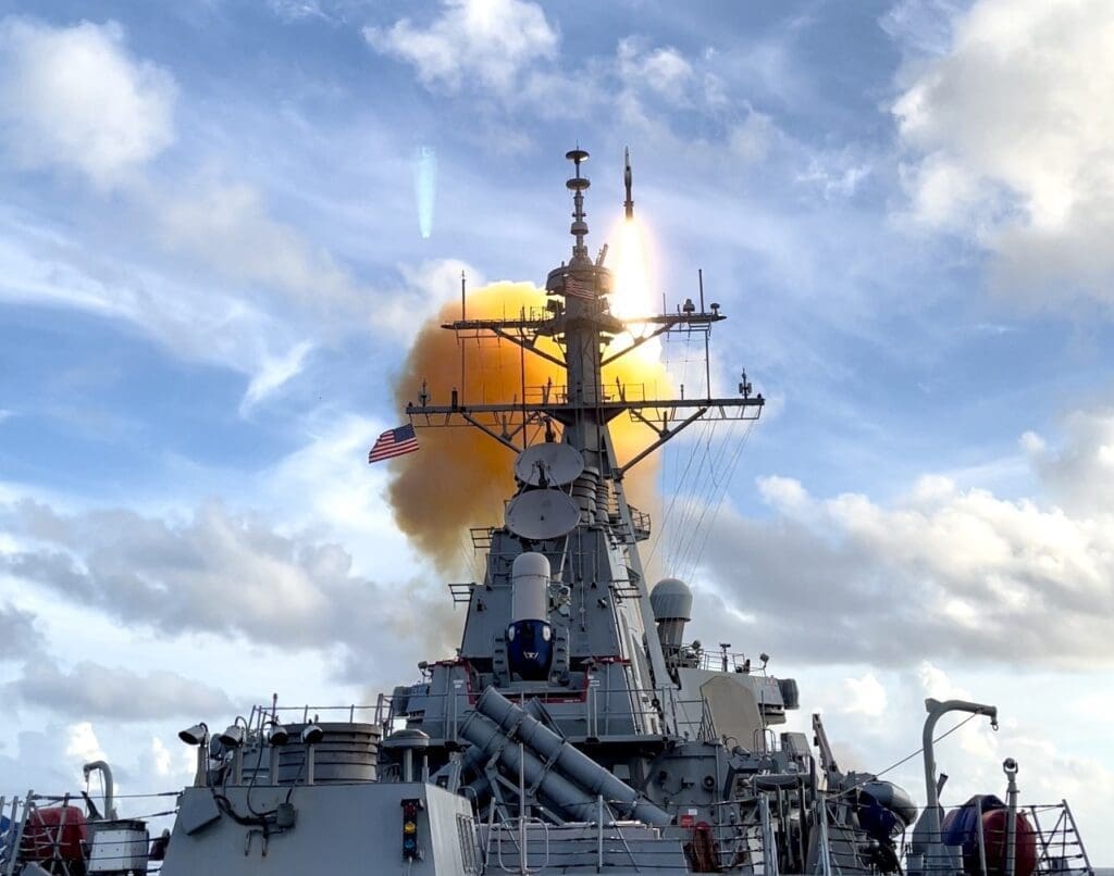 Raytheon desarrollará nuevas versiones de los misiles SM-2 y SM-6 para ...