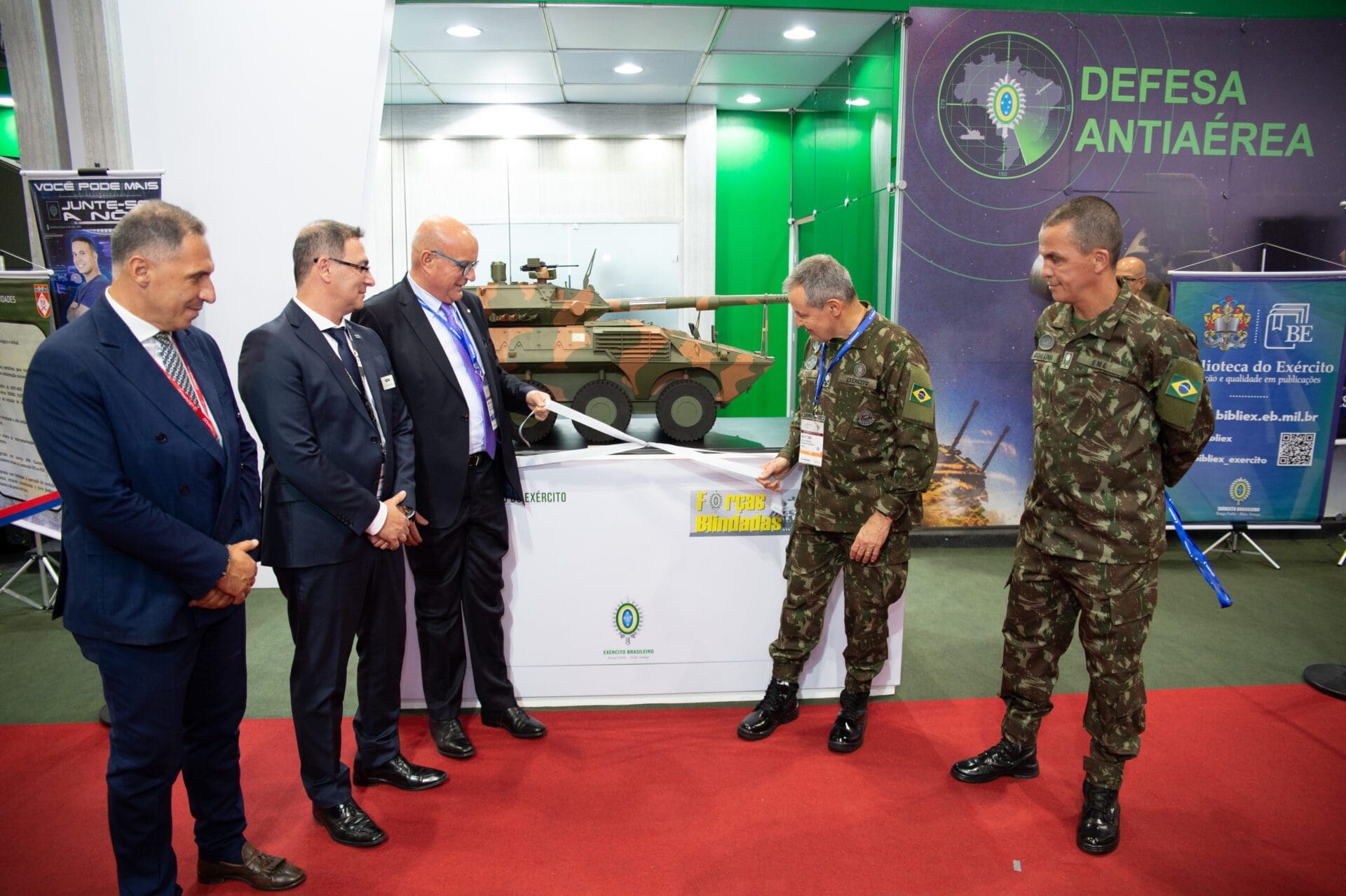 El Ejército Brasileño presenta en LAAD al Proyecto VBC 8x8 Centauro II
