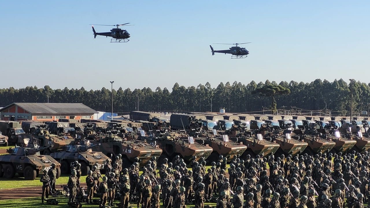 La 15ª Brigada de Infantería Mecanizada del Ejército Brasileño se ...