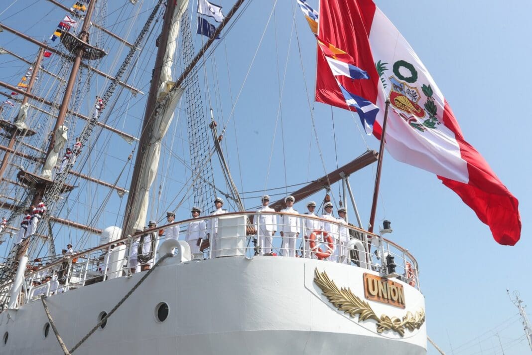 El buque escuela B.A.P. Unión inicia su primera circunnavegación