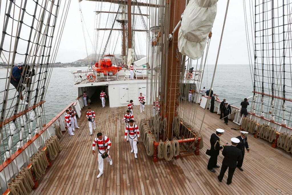 El buque escuela B.A.P. Unión inicia su primera circunnavegación