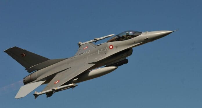 Argentina firmará próximamente la LOA para el armamento de los futuros cazas F-16 de la Fuerza Aérea