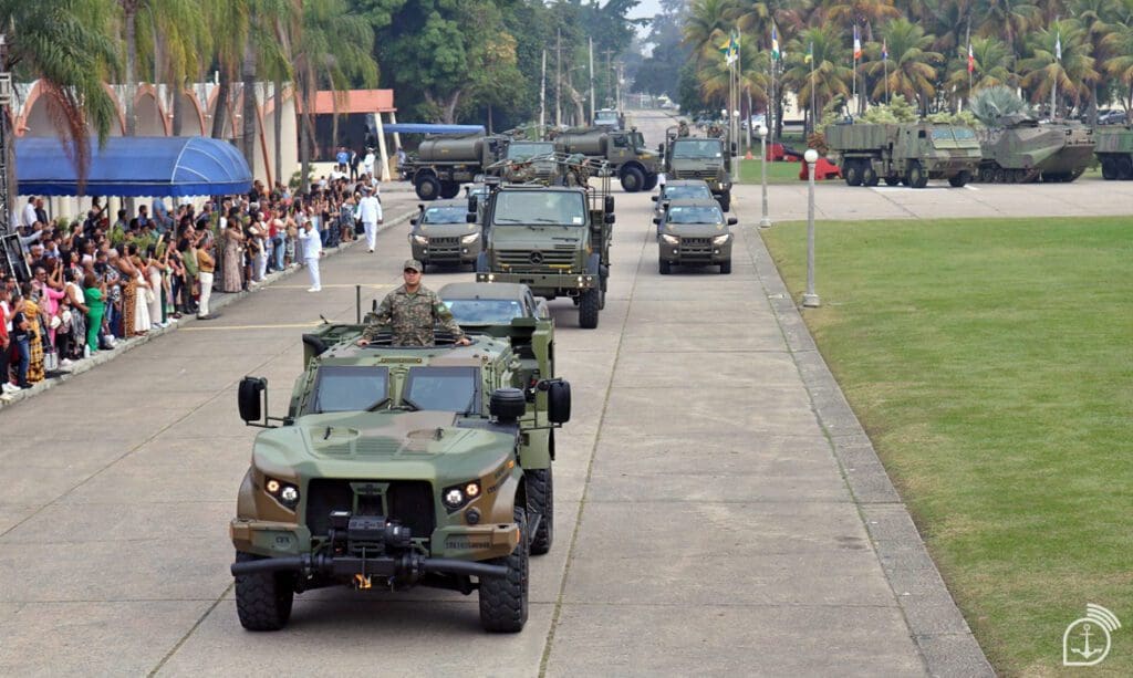 Saab equipa a un vehículo 4x4 JLTV con su sistema de defensa aérea RBS ...