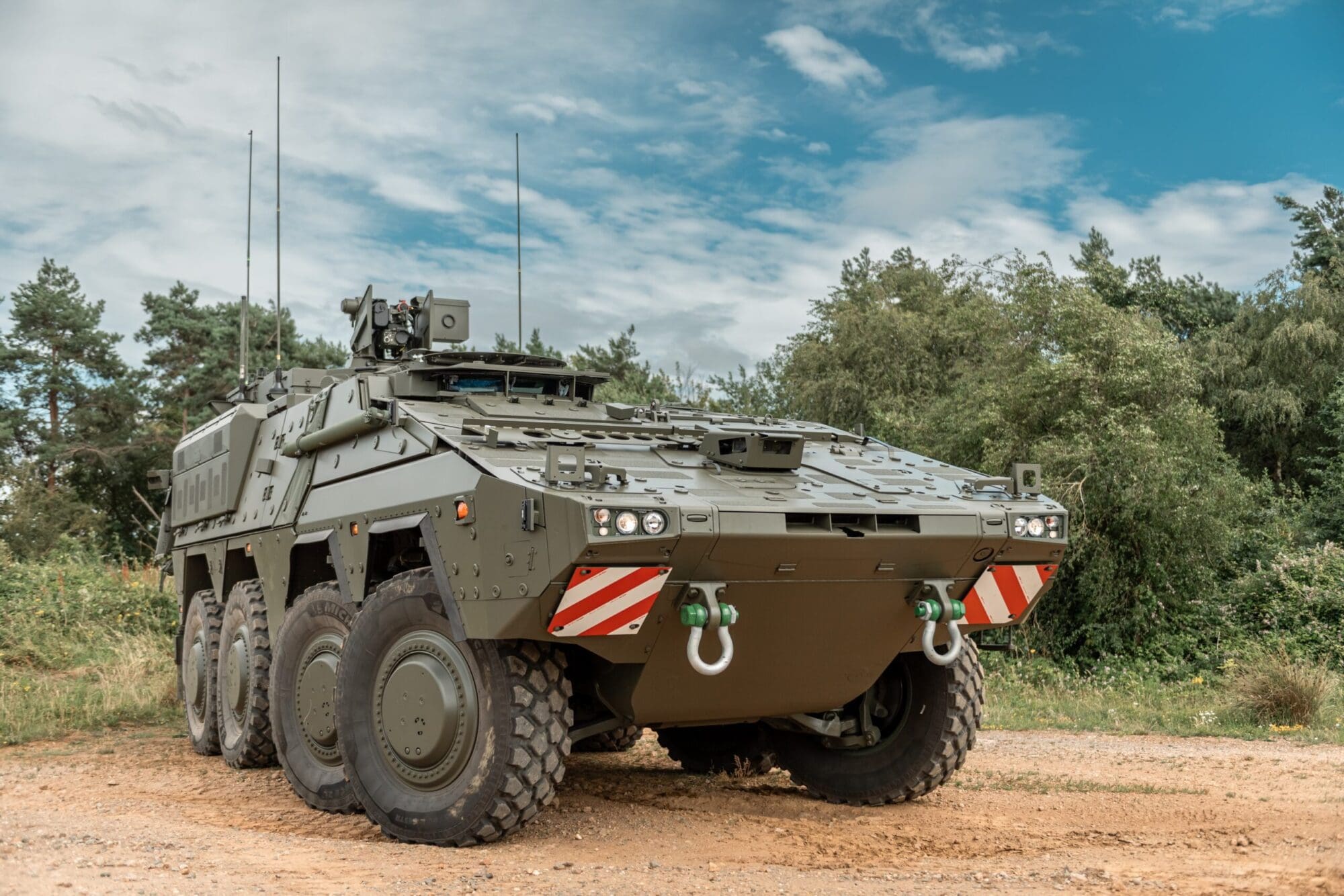 El nuevo VCBR pesado 8x8 Boxer del Ejército Británico será sometido a pruebas especiales