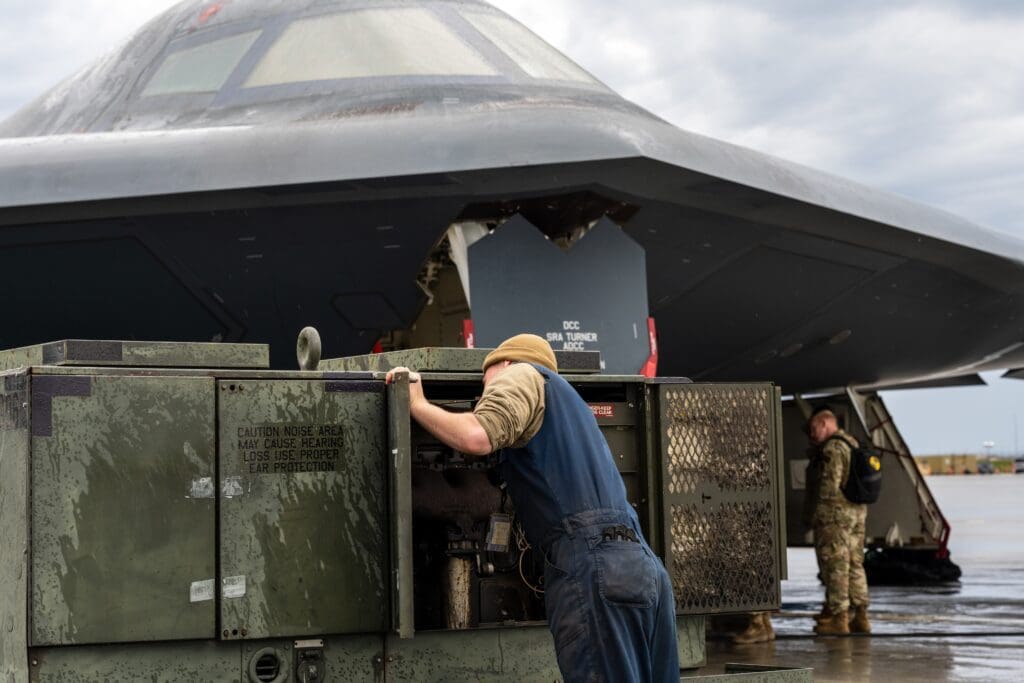 Con el despliegue de bombarderos B-2 desde Islandia, la Fuerza Aérea de ...