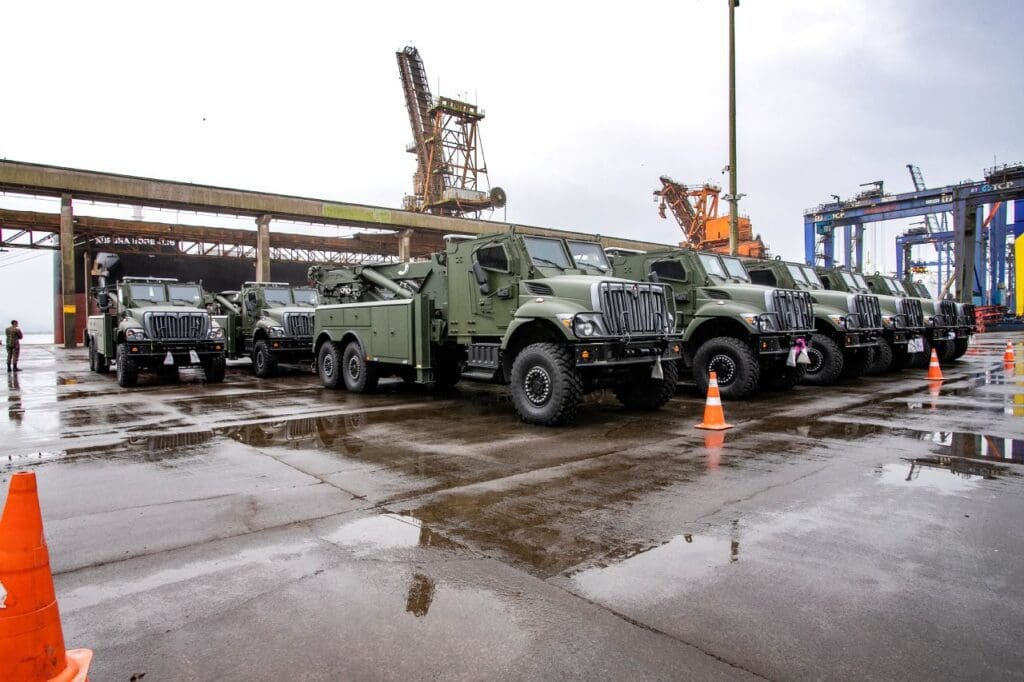 El Ejército Brasileño recibe 20 nuevos camiones de recuperación de ...