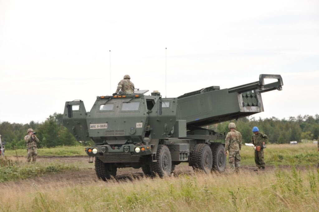 Las Fuerzas Armadas de EE.UU. y Japón emplearon sus HIMARS y M270 en ejercicios antibuque