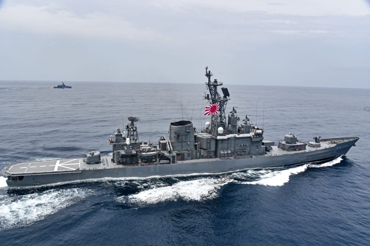 Los buques japoneses JS Kashima y JS Hatakaze realizaron ejercicios con ...