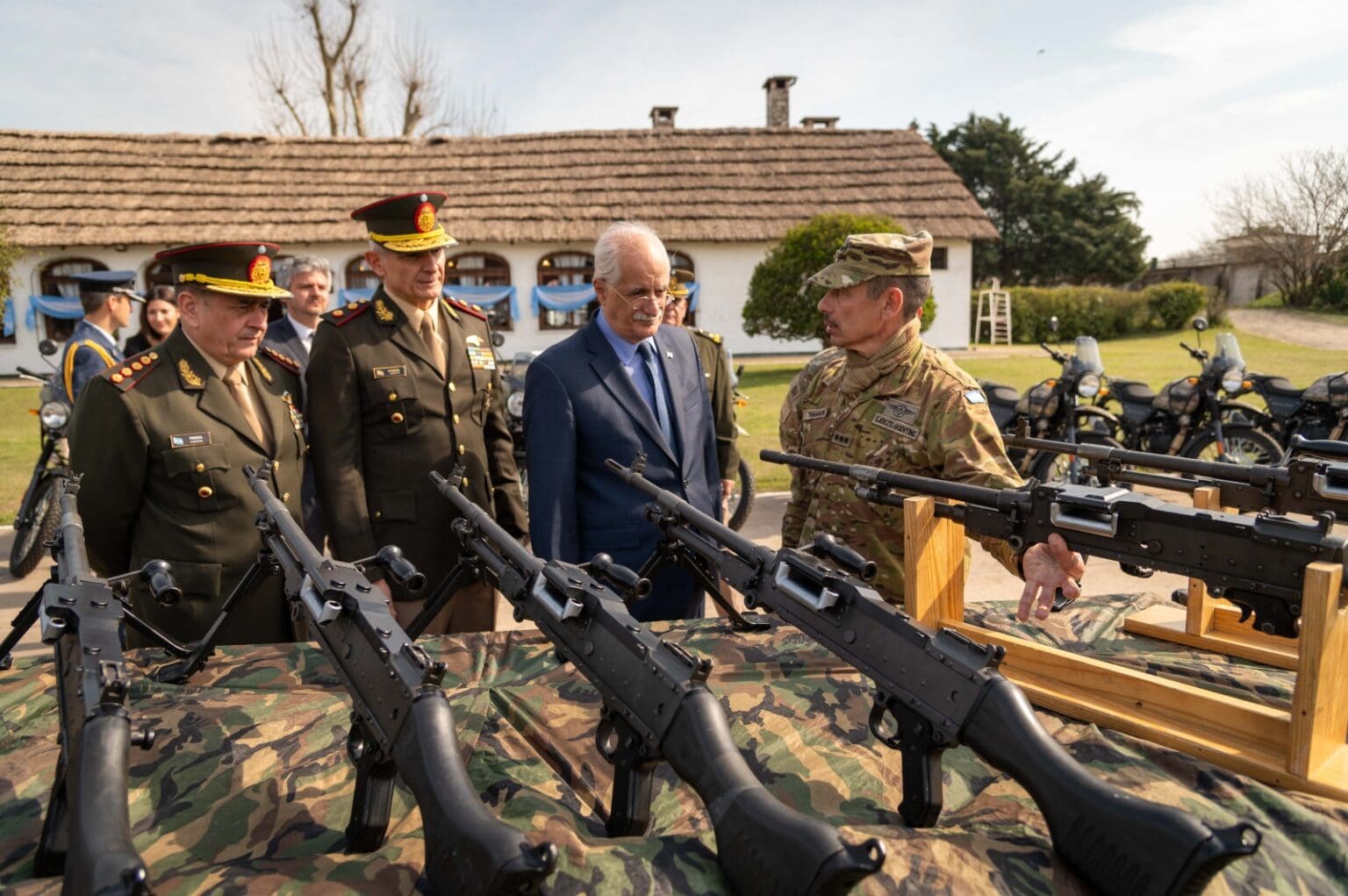 El Ejército Argentino realizó la presentación de nuevo material y equipamiento incorporado en el ...