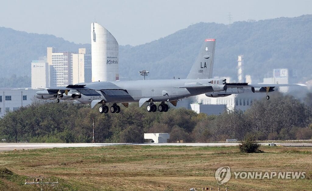 La Fuerza Aérea de EE. UU. despliega un bombardero B-52H Stratofortress en Corea del Sur por ...