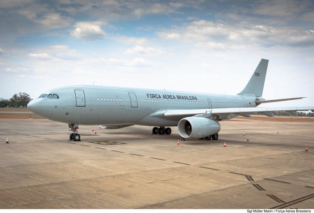 Con el empleo de sus KC-30, la Fuerza Aérea Brasileña repatría a 229 ...