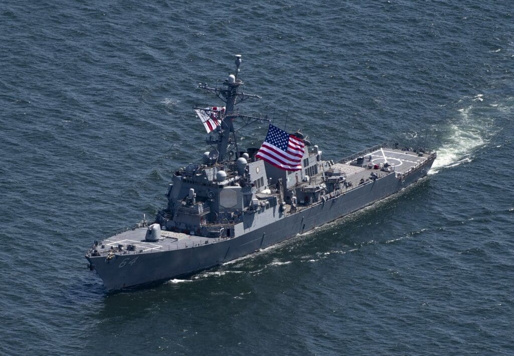 El destructor USS Carney de la Marina de EE.UU. derribó nuevamente un ...
