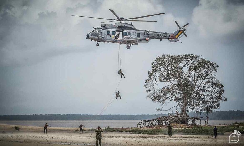 Con el despliegue de 750 efectivos y 9 buques en el Rio Amazonas, la ...