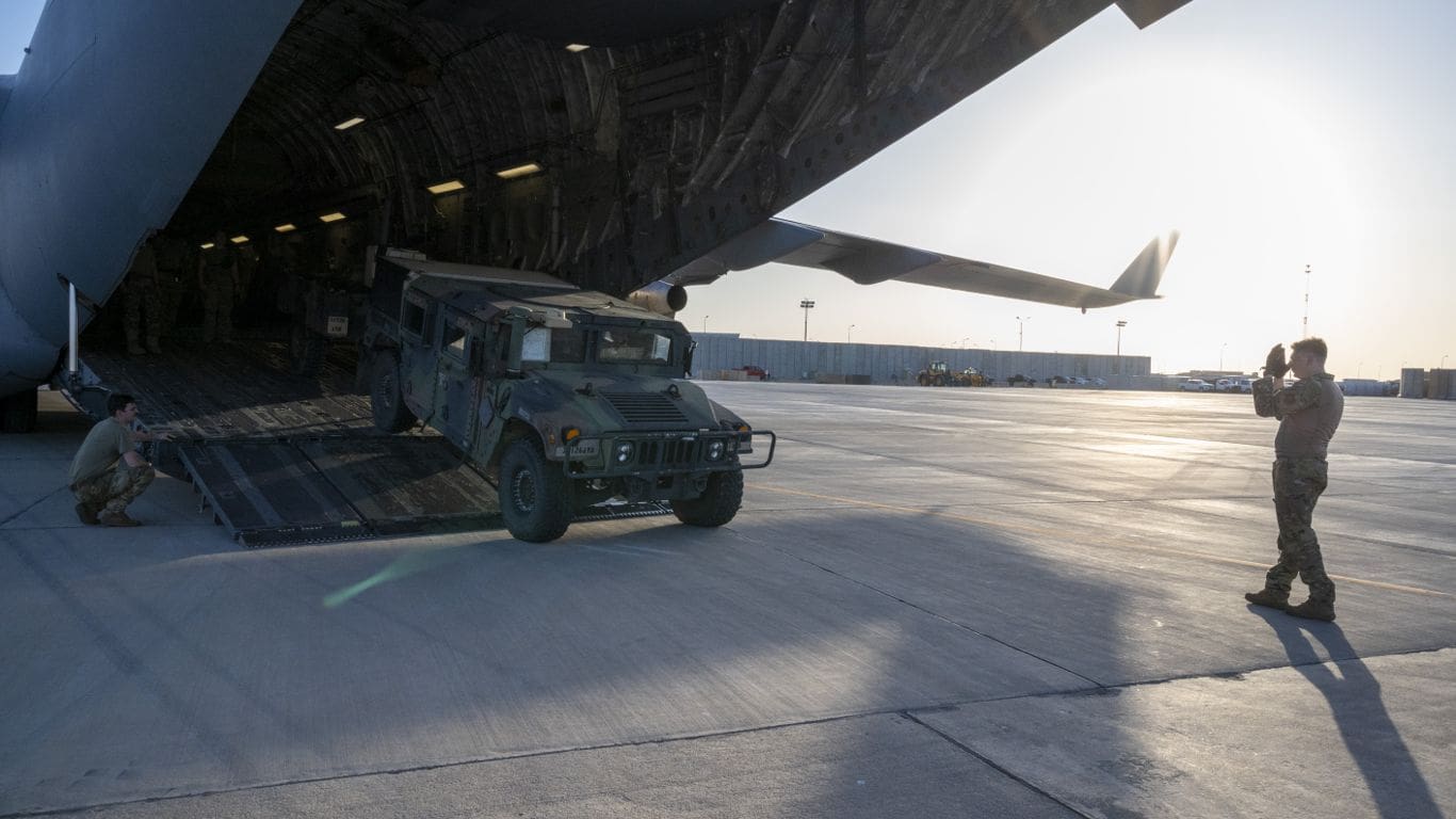 EE.UU. destruye instalaciones de milicias pro-iraníes tras un ataque a ...