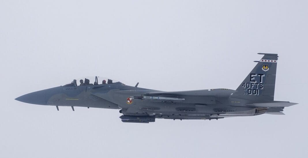 Boeing entregó a la Fuerza Aérea de EE.UU. dos cazabombarderos F-15EX Eagle II