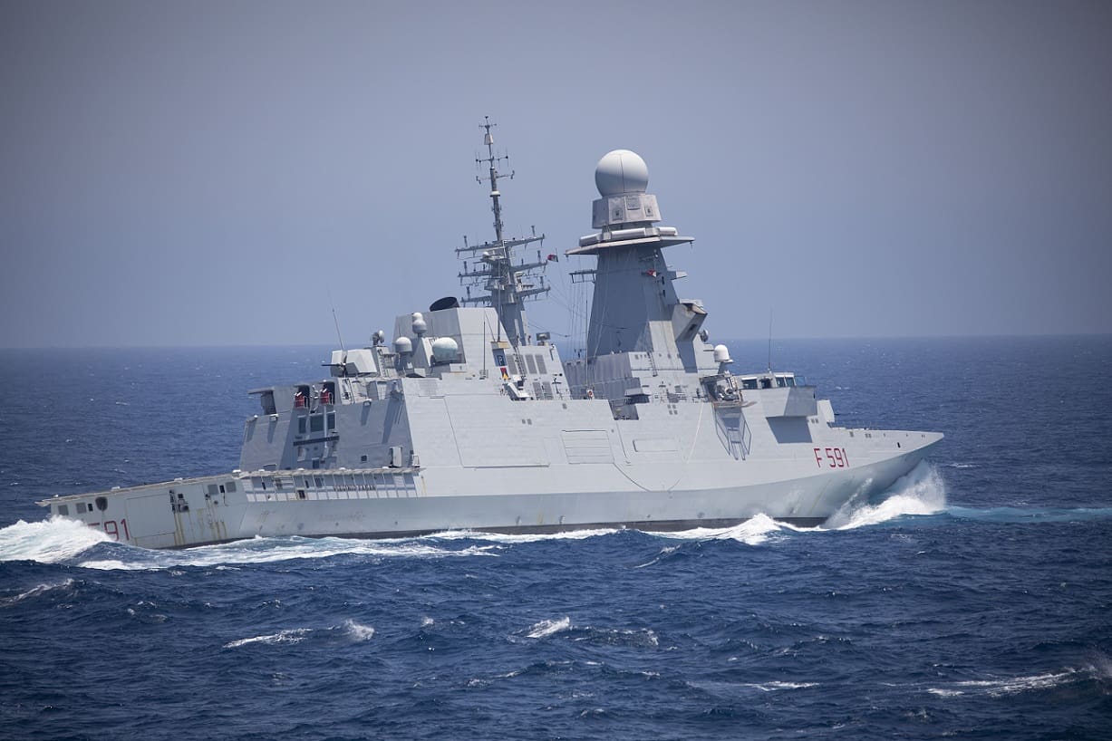 En apoyo a las operaciones de seguridad en el Mar Rojo, la Marina ...