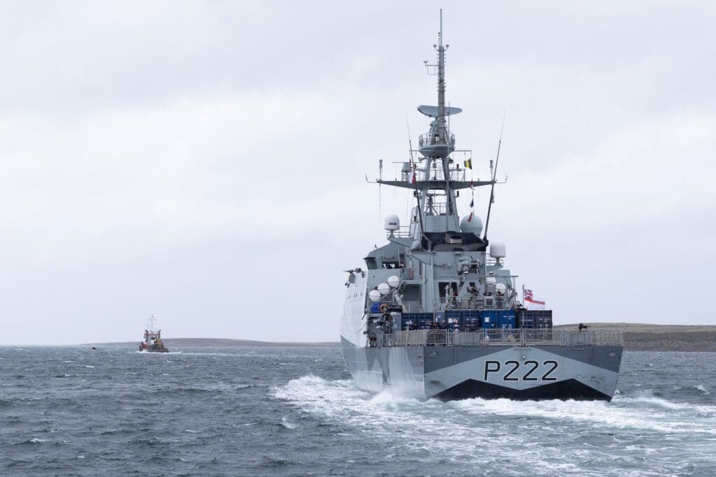 Habiendo completado la rotación de patrulleros, el HMS Forth ya opera ...