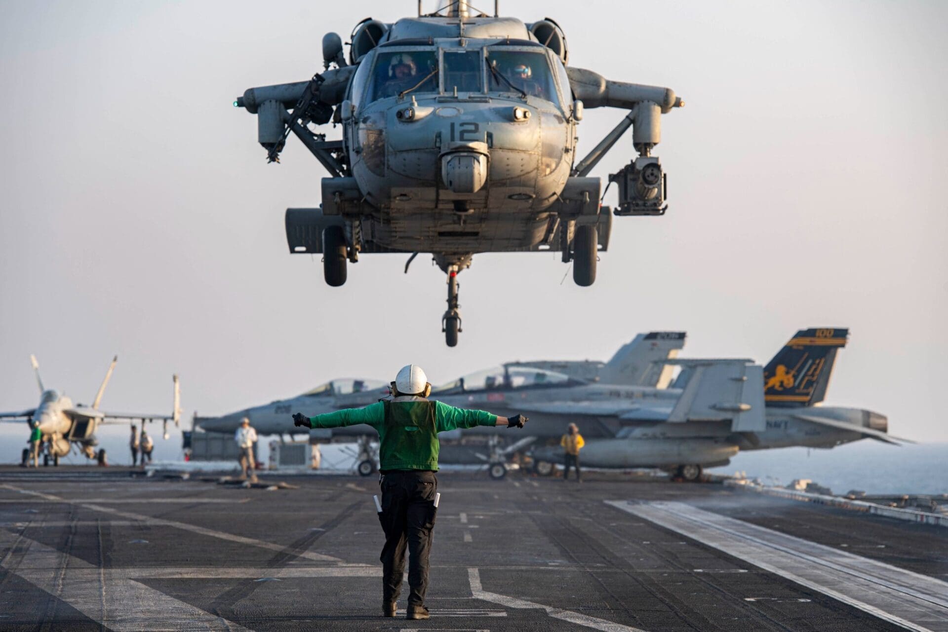 Drone iraní que sobrevoló el portaaviones Eisenhower estuvo bajo la ...