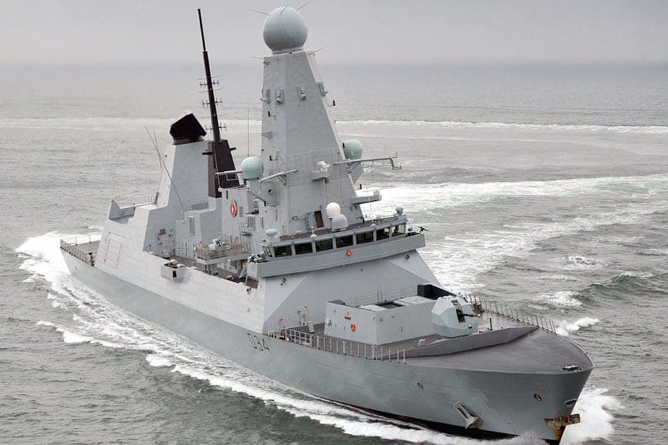 La Real Armada británica despliega el destructor HMS Diamond para ...