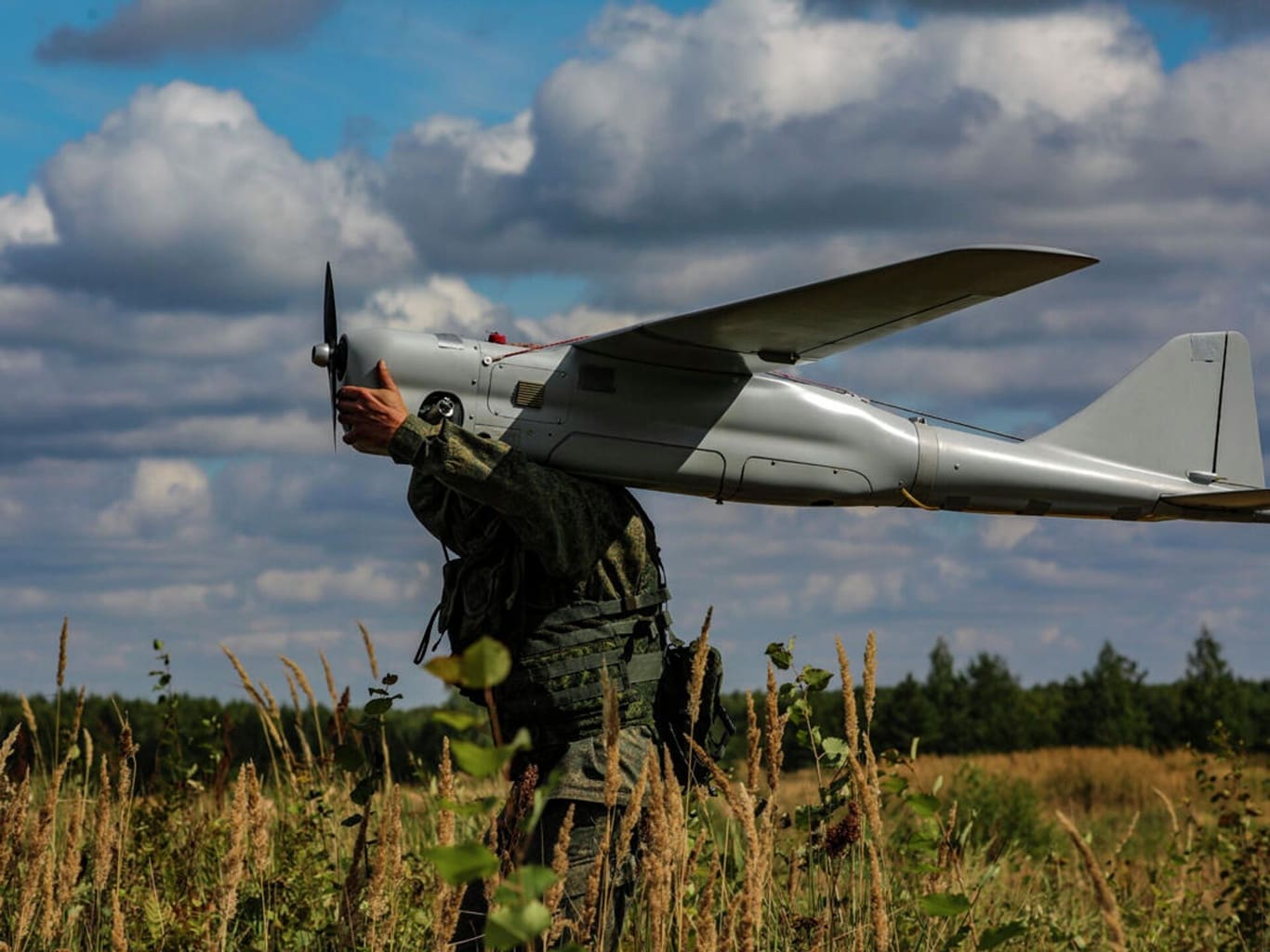 La Armada rusa planea equipar sus buques anfibios con drones Orlan-10 y ZALA
