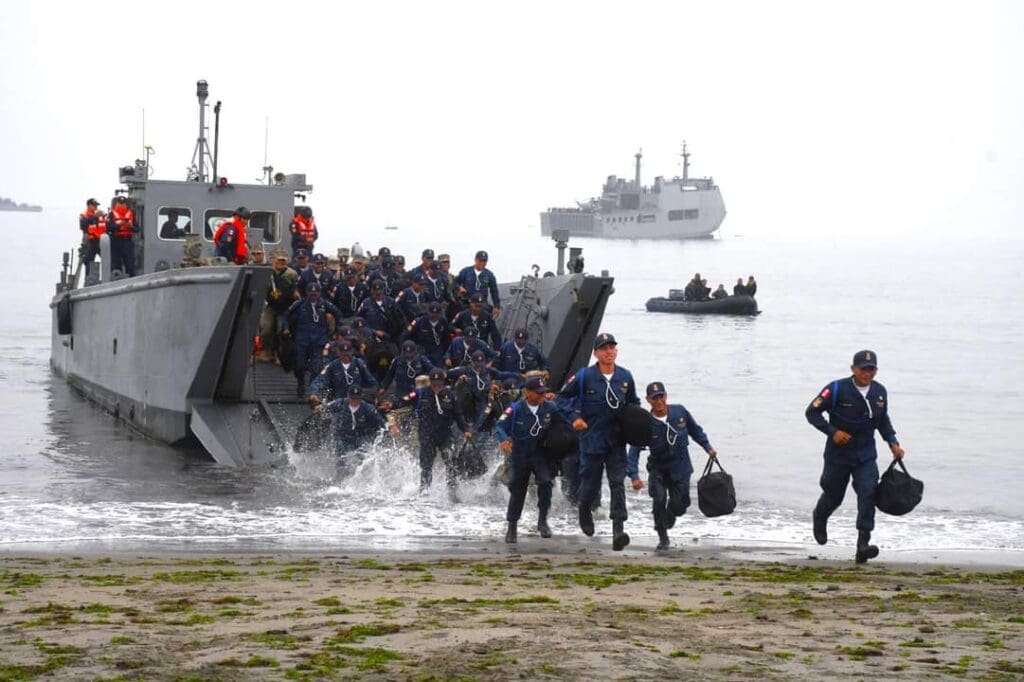 La Marina de Guerra del Perú realizó operaciones anfibias en marco del ...