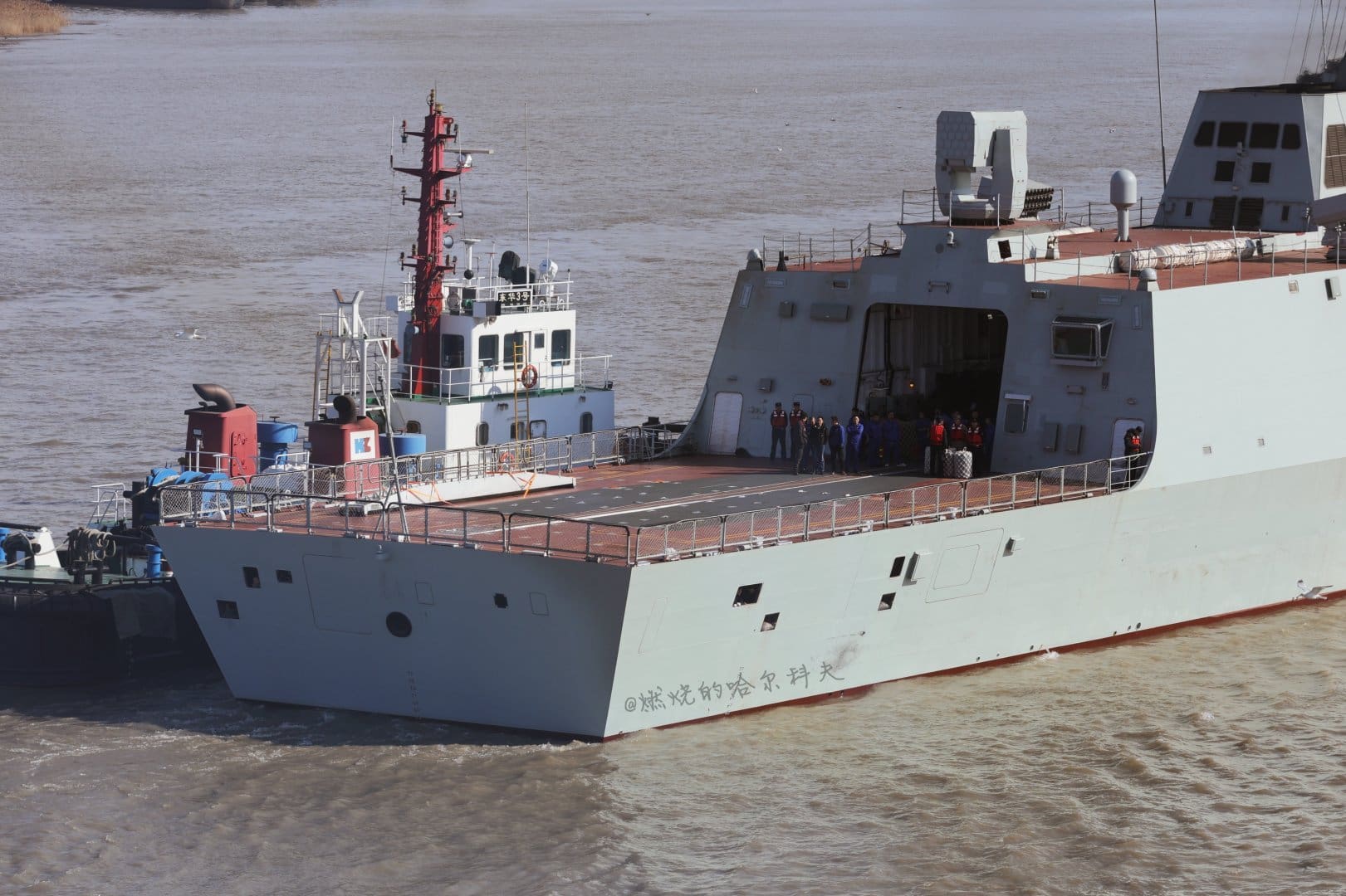 Son registradas nuevas imágenes de la primera fragata Tipo 054B de la Armada de China durante ...