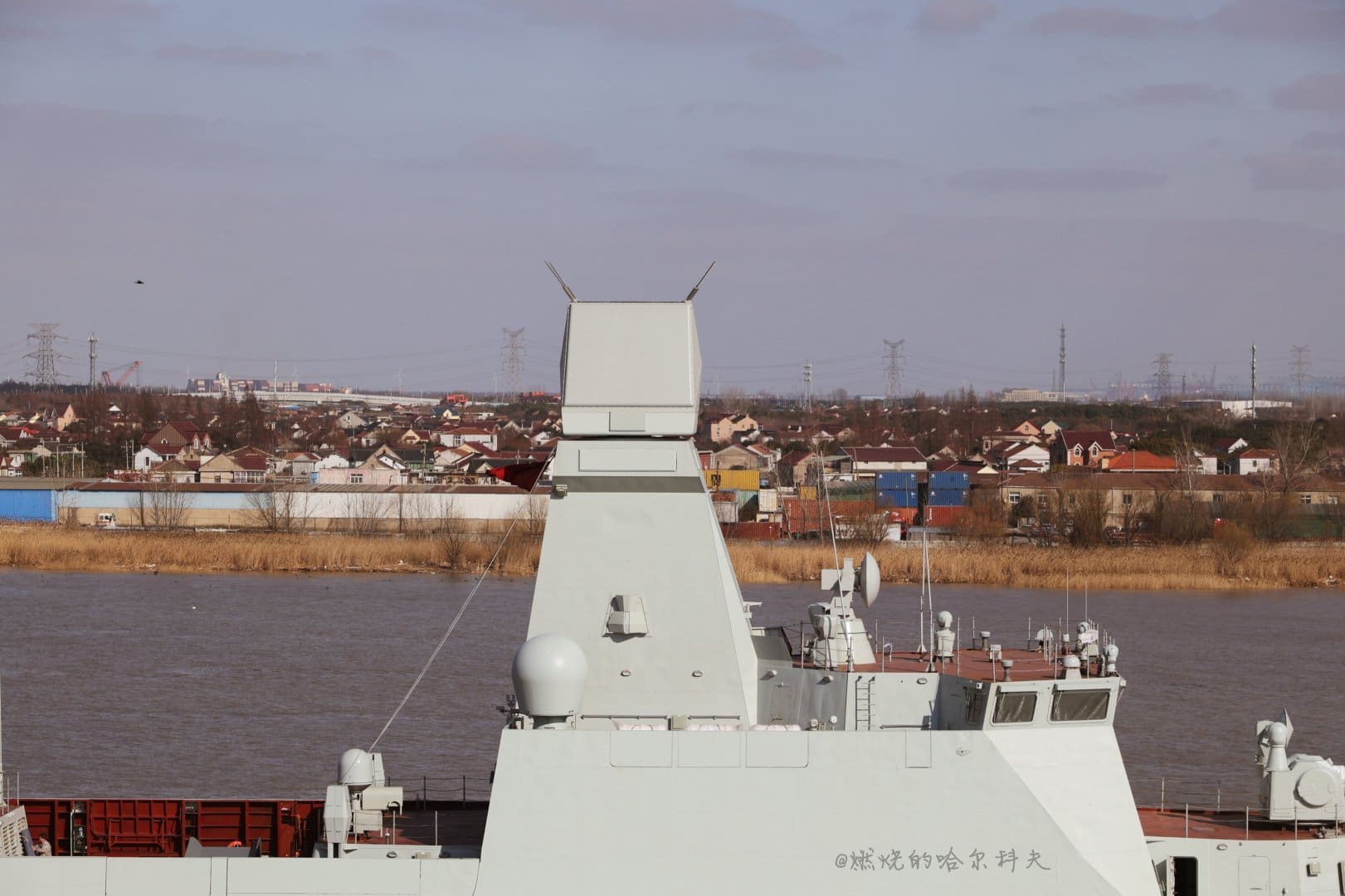 Son registradas nuevas imágenes de la primera fragata Tipo 054B de la Armada de China durante ...