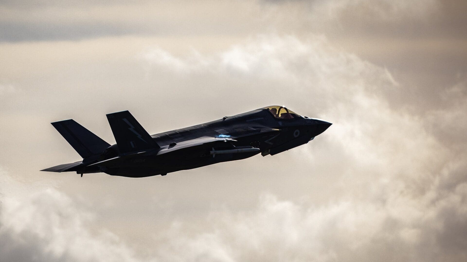 Cazas F-35B Lightning II se unen al portaaviones HMS Prince of Wales ...