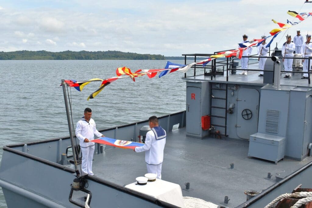 Leaving behind an important legacy of service, the Colombian Navy ...