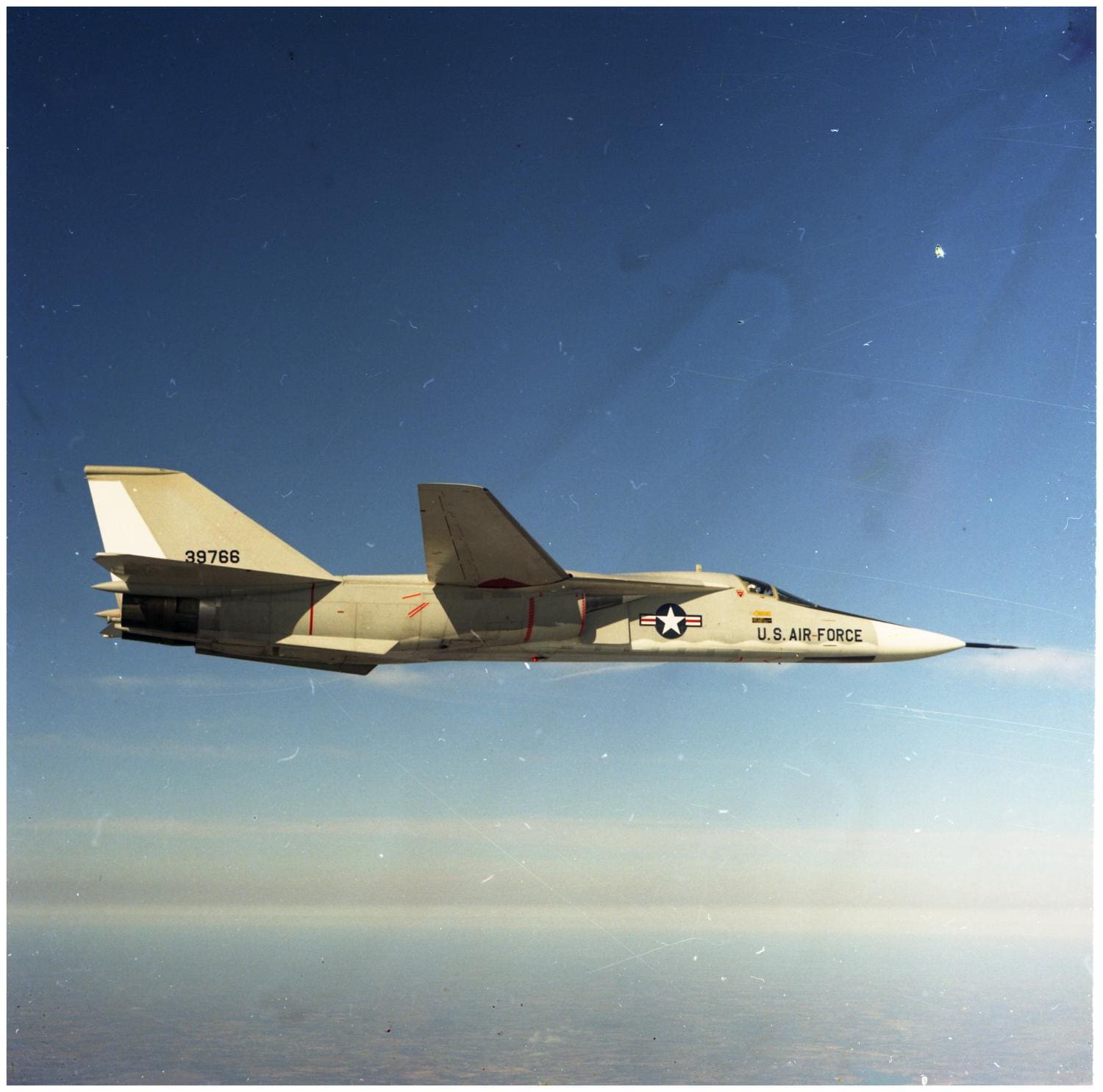Una Historia de exitoso fracaso II: BAC Tactical Strike Reconnaissance Mach 2 ( TSR2 )