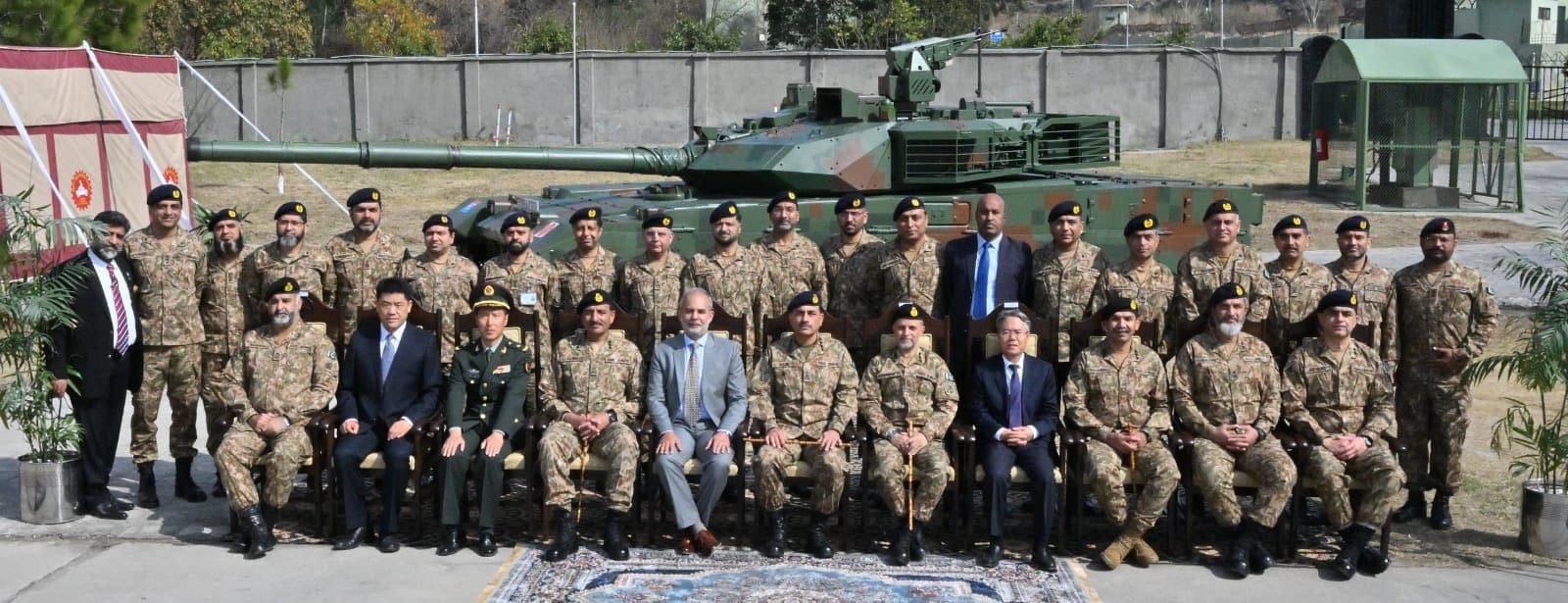 Las Fuerzas Armadas de Pakistán presentan a su nuevo tanque de batalla ...