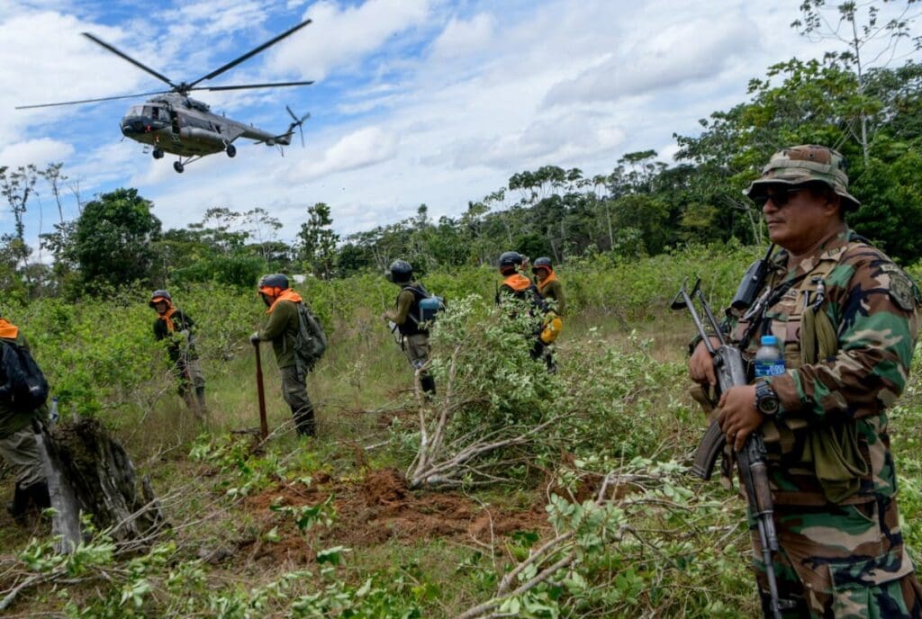 Patrollers of the Peruvian skies: the aviation of the Peruvian National ...