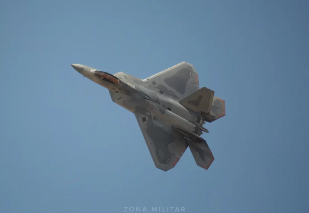 ZM at FIDAE - The F-22 Demo Team showcased the capabilities of the U.S ...
