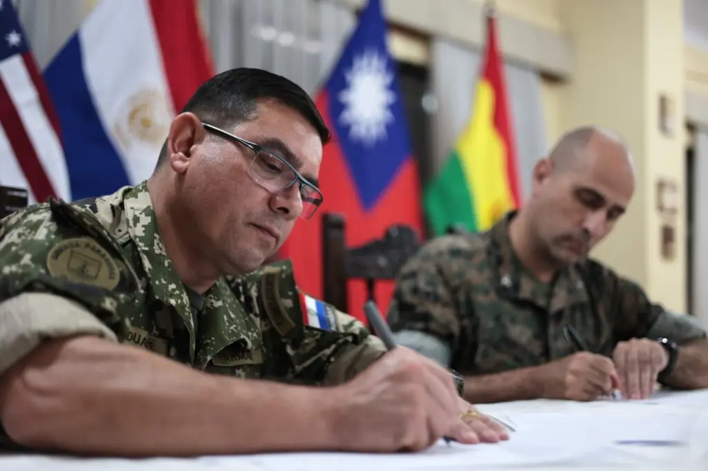 Two officials from the Paraguayan Navy will participate in the Southern ...