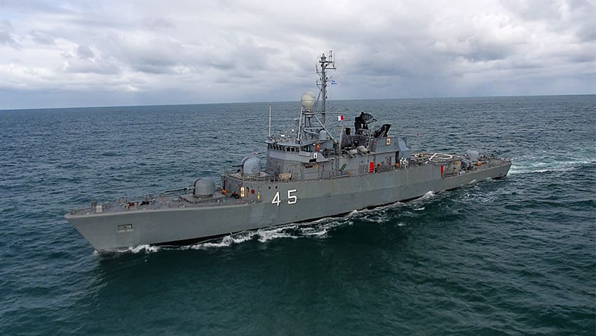 La corbeta ARA Robinson de la Armada Argentina se adiestro en alta mar ...
