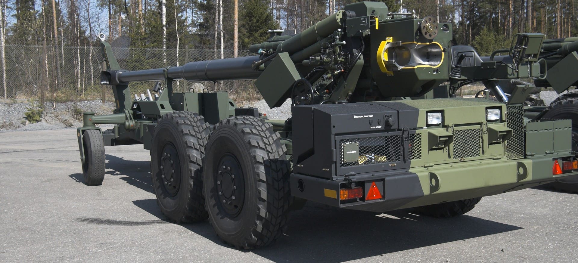 Patria se prepara para reanudar la producción de cañones y desarrollar un nuevo vehículo de ...