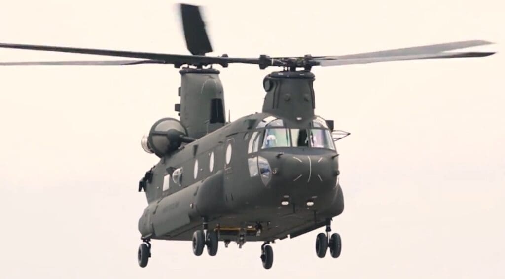 El primer CH-47F Chinook Block II de serie del Ejército de EE.UU ...