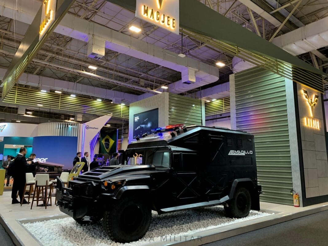 ZM at LAAD - Mac Jee presents the new version of its 4x4 Armadillo ...